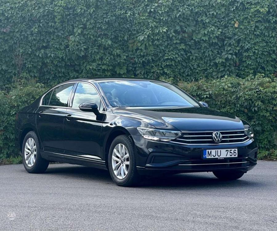 Black Volkswagen Passat 2022 in Vilnius, with an engine capacity of 1.50 L and mileage of 63 thousand km for 19900 €, photo 5 on AUTOMOTO.COM.LV