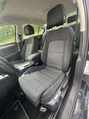 Black Volkswagen Passat 2022 in Vilnius, with an engine capacity of 1.50 L and mileage of 63 thousand km for 19900 €, photo 7 on AUTOMOTO.COM.LV