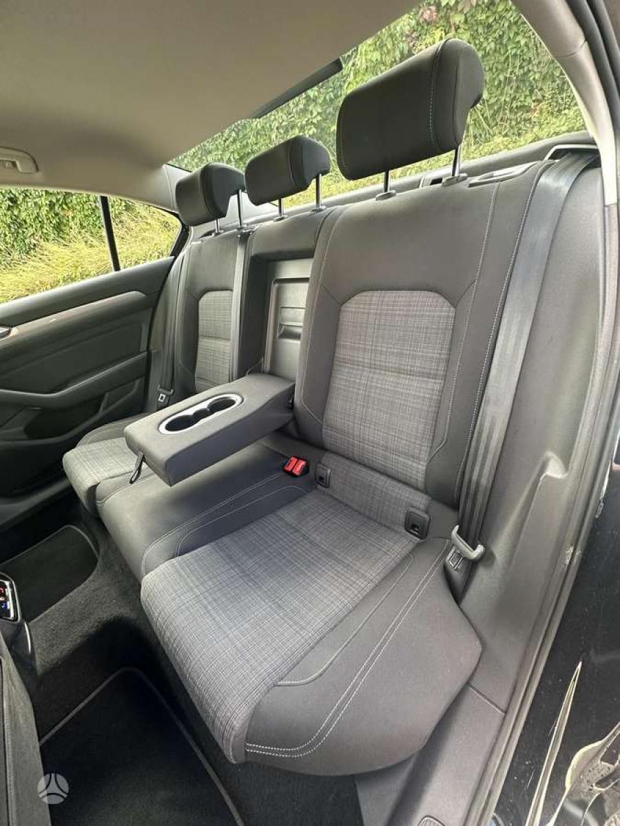 Black Volkswagen Passat 2022 in Vilnius, with an engine capacity of 1.50 L and mileage of 63 thousand km for 19900 €, photo 8 on AUTOMOTO.COM.LV