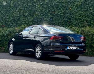 Black Volkswagen Passat 2022 in Vilnius, with an engine capacity of 1.50 L and mileage of 63 thousand km for 19900 €, photo 9 on AUTOMOTO.COM.LV