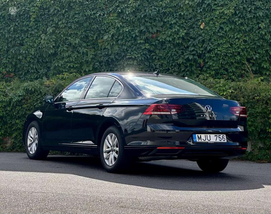 Black Volkswagen Passat 2022 in Vilnius, with an engine capacity of 1.50 L and mileage of 63 thousand km for 19900 €, photo 9 on AUTOMOTO.COM.LV