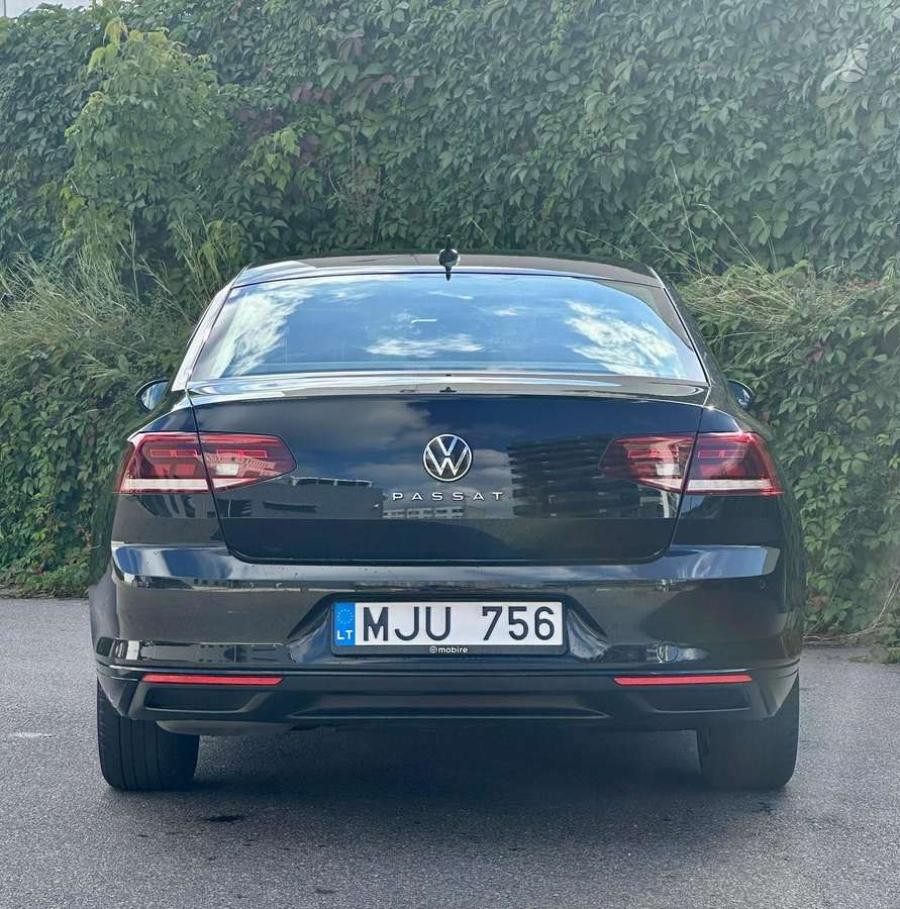 Black Volkswagen Passat 2022 in Vilnius, with an engine capacity of 1.50 L and mileage of 63 thousand km for 19900 €, photo 10 on AUTOMOTO.COM.LV