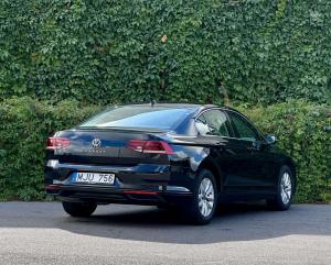 Black Volkswagen Passat 2022 in Vilnius, with an engine capacity of 1.50 L and mileage of 63 thousand km for 19900 €, photo 12 on AUTOMOTO.COM.LV