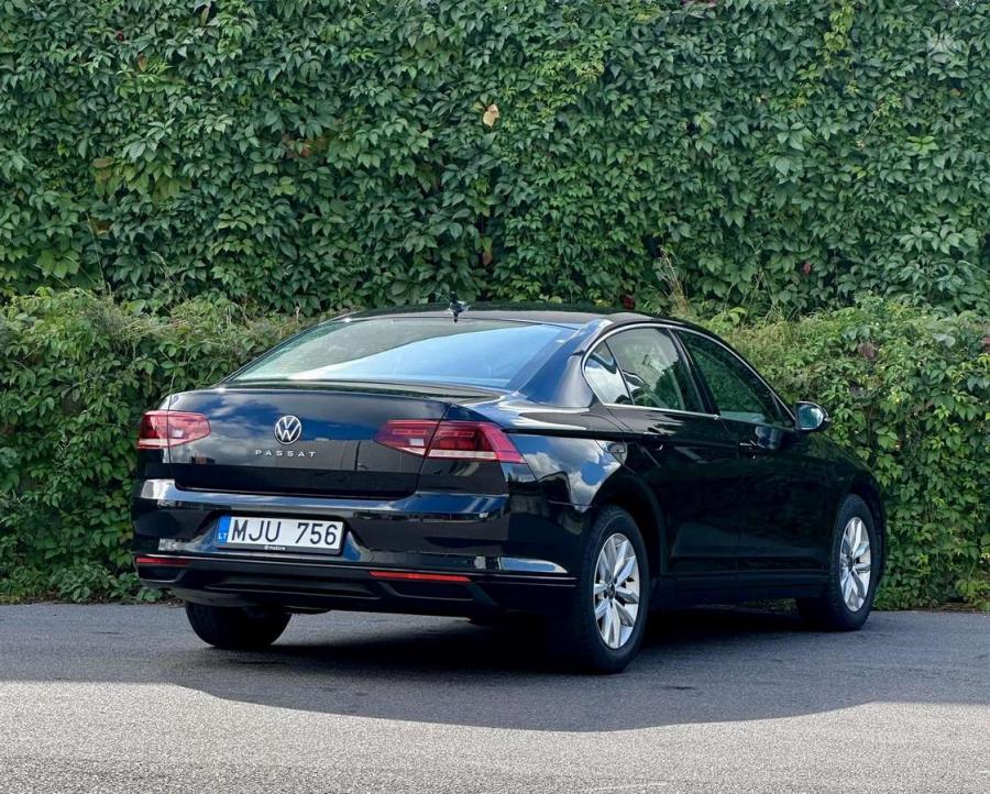 Black Volkswagen Passat 2022 in Vilnius, with an engine capacity of 1.50 L and mileage of 63 thousand km for 19900 €, photo 12 on AUTOMOTO.COM.LV