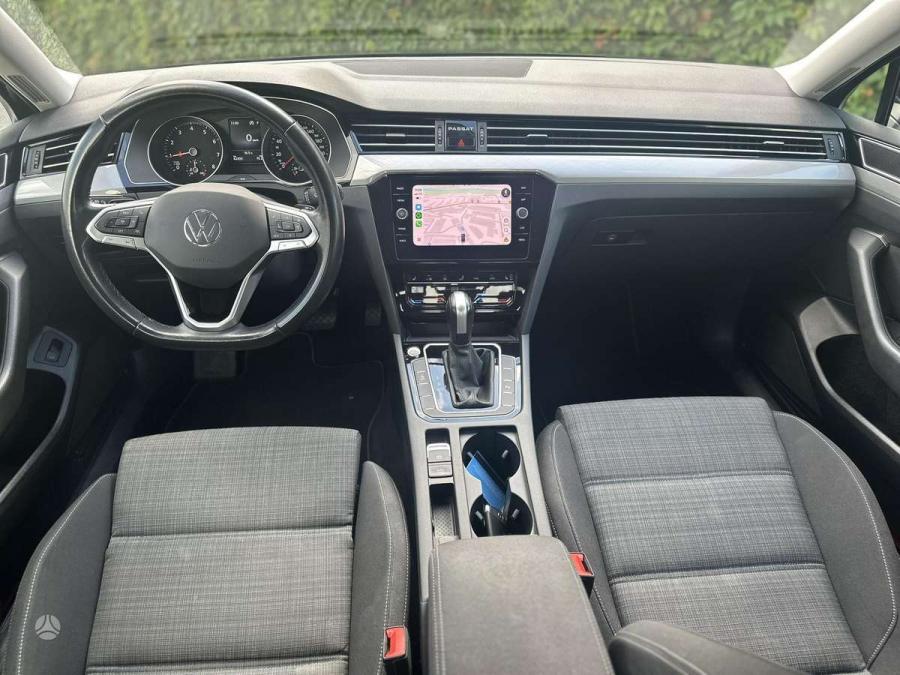 Black Volkswagen Passat 2022 in Vilnius, with an engine capacity of 1.50 L and mileage of 63 thousand km for 19900 €, photo 13 on AUTOMOTO.COM.LV