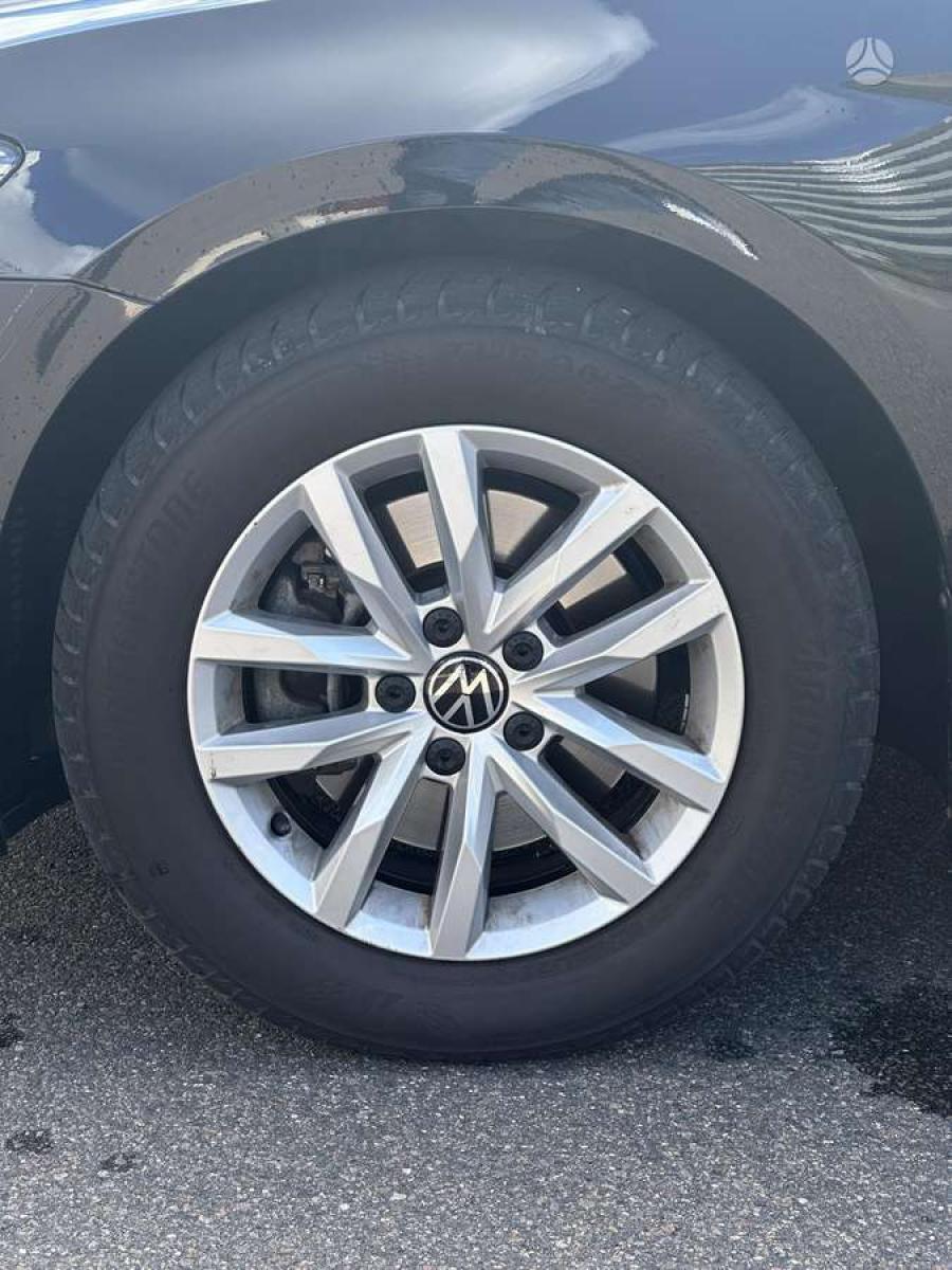 Black Volkswagen Passat 2022 in Vilnius, with an engine capacity of 1.50 L and mileage of 63 thousand km for 19900 €, photo 17 on AUTOMOTO.COM.LV