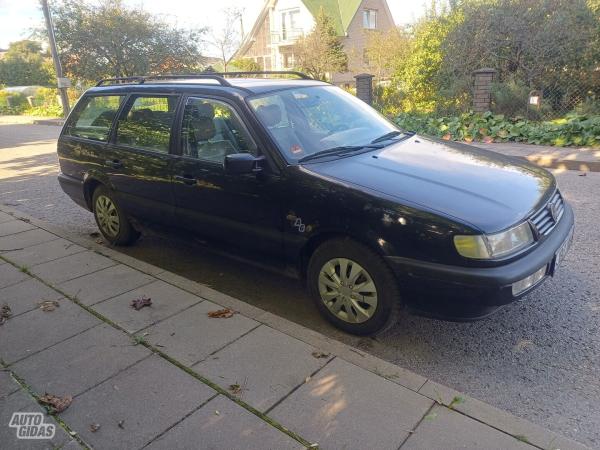 Black Volkswagen Passat 1995 in Vilnius, with an engine capacity of 1.90 L and mileage of 333 thousand km for 500 €, photo 4 on AUTOMOTO.COM.LV