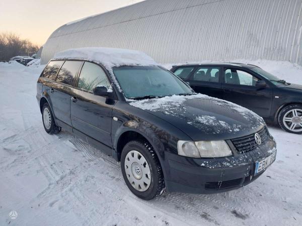 Melns Volkswagen Passat 1997 Klaipėda, ar dzinēja tilpumu 1.60 L un nobraukumu 295 tūkst. km par 1000 €, foto 1 vietnē AUTOMOTO.COM.LV