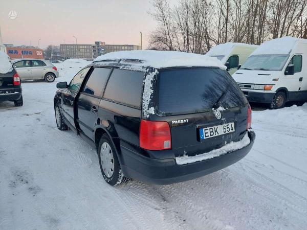 Melns Volkswagen Passat 1997 Klaipėda, ar dzinēja tilpumu 1.60 L un nobraukumu 295 tūkst. km par 1000 €, foto 3 vietnē AUTOMOTO.COM.LV