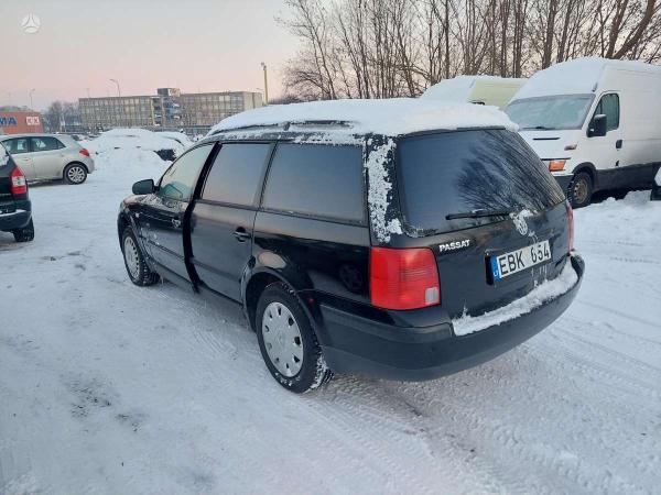 Melns Volkswagen Passat 1997 Klaipėda, ar dzinēja tilpumu 1.60 L un nobraukumu 295 tūkst. km par 1000 €, foto 4 vietnē AUTOMOTO.COM.LV