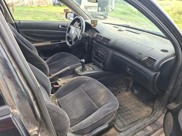 Black Volkswagen Passat 1998 in Kretinga, with an engine capacity of 1.80 L and mileage of 379 thousand km for 370 €, photo 3 on AUTOMOTO.COM.LV