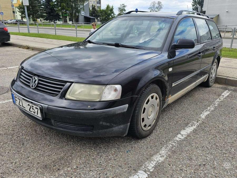 Melns Volkswagen Passat 1998 Utena, ar dzinēja tilpumu 1.90 L un nobraukumu 353 tūkst. km par 300 €, foto 1 vietnē AUTOMOTO.COM.LV