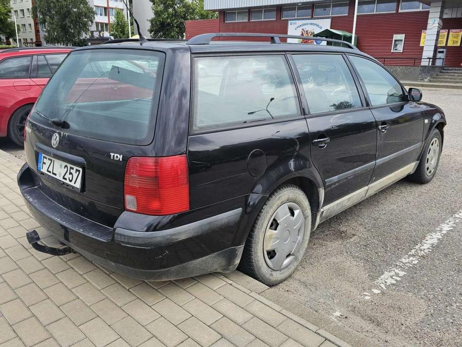 Melns Volkswagen Passat 1998 Utena, ar dzinēja tilpumu 1.90 L un nobraukumu 353 tūkst. km par 300 €, foto 5 vietnē AUTOMOTO.COM.LV