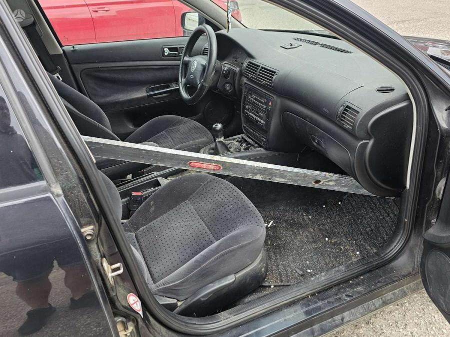 Melns Volkswagen Passat 1998 Utena, ar dzinēja tilpumu 1.90 L un nobraukumu 353 tūkst. km par 300 €, foto 7 vietnē AUTOMOTO.COM.LV