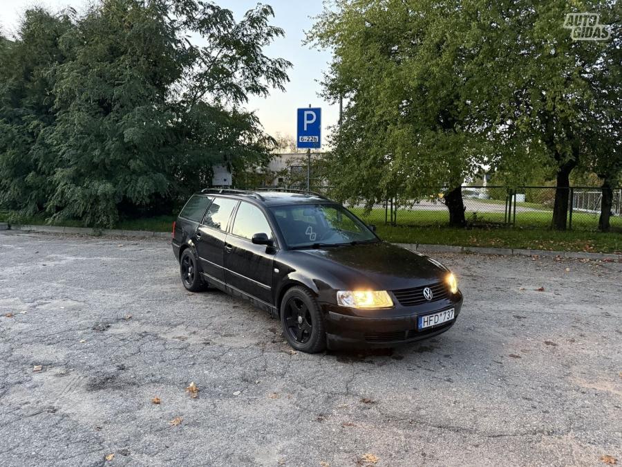 Черный Фольксваген Пассат 1998 в Шальчининкай, объемом двигателя 1.90 л и пробегом 400 тыс. км за 1000 €, фото 1 на AUTOMOTO.COM.LV
