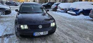 Melns Volkswagen Passat 2000 Kauņa, ar dzinēja tilpumu 1.80 L un nobraukumu 27 tūkst. km par 1500 €, foto  vietnē AUTOMOTO.COM.LV