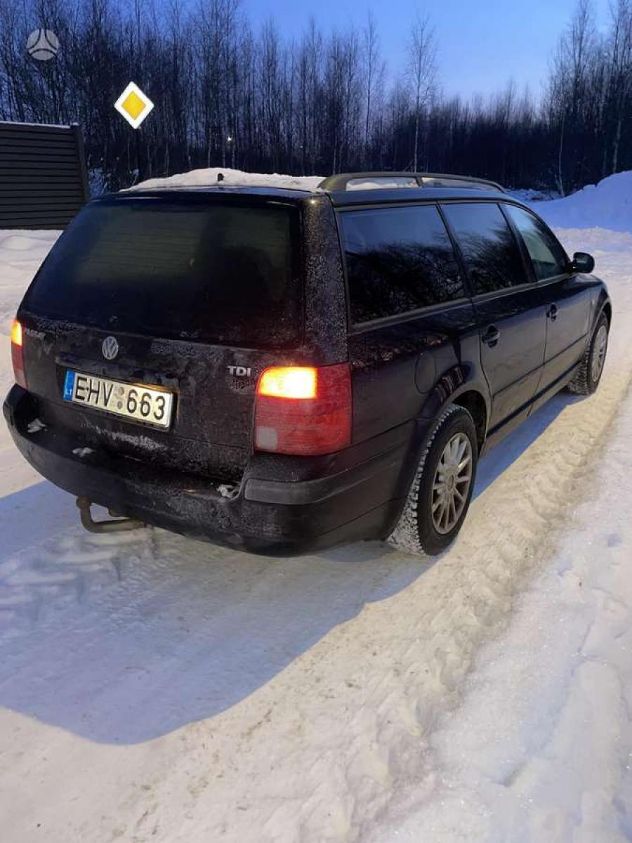 Melns Volkswagen Passat 2000 Viļņa, ar dzinēja tilpumu 1.90 L un nobraukumu 384 tūkst. km par 950 €, foto 2 vietnē AUTOMOTO.COM.LV