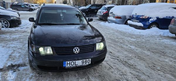 Melns Volkswagen Passat 2000 Kauņa, ar dzinēja tilpumu 1.80 L un nobraukumu 270 tūkst. km par 1400 €, foto 1 vietnē AUTOMOTO.COM.LV