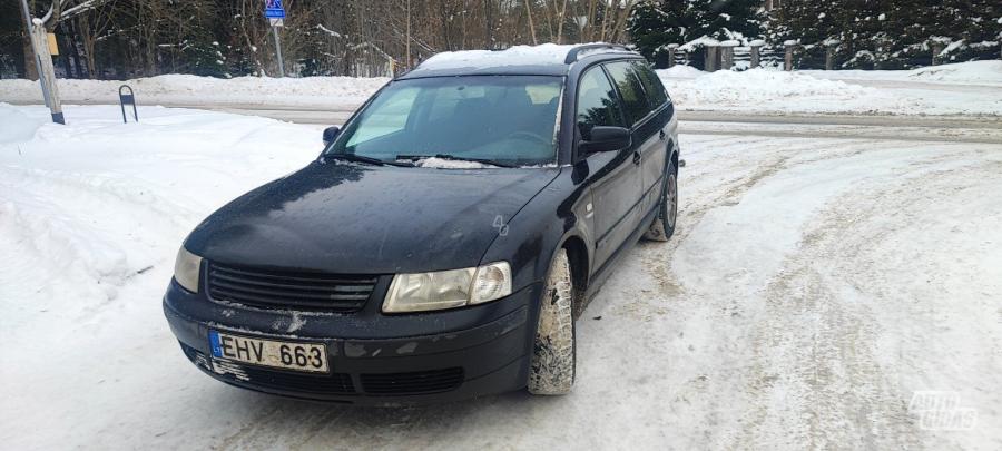 Melns Volkswagen Passat 2000 Viļņa, ar dzinēja tilpumu 1.90 L un nobraukumu 350 tūkst. km par 1190 €, foto 1 vietnē AUTOMOTO.COM.LV