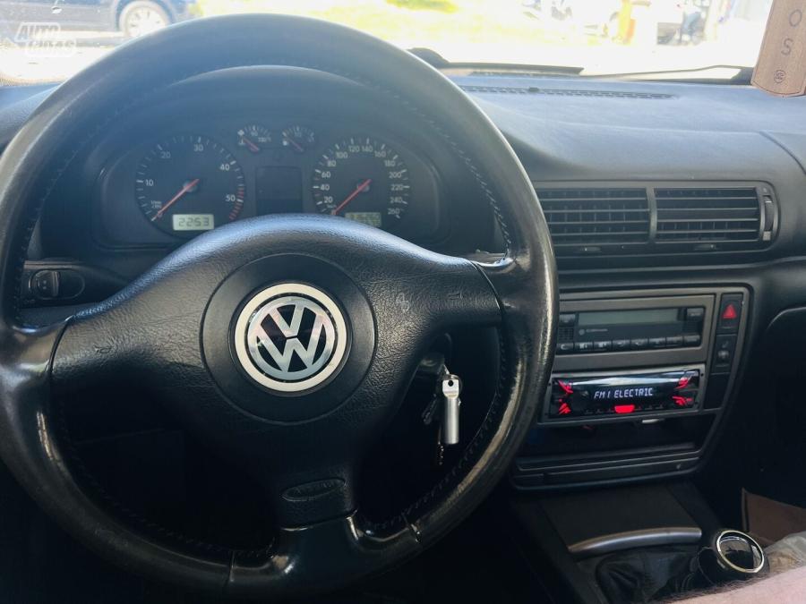 Melns Volkswagen Passat 2000 Marijampole, ar dzinēja tilpumu 1.90 L un nobraukumu 307 tūkst. km par 750 €, foto 5 vietnē AUTOMOTO.COM.LV