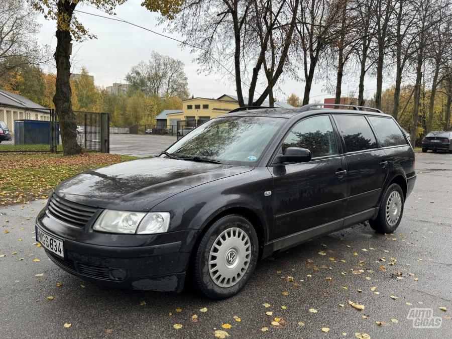 Melns Volkswagen Passat 2000 Panevēža, ar dzinēja tilpumu 1.90 L un nobraukumu 365 tūkst. km par 750 €, foto 1 vietnē AUTOMOTO.COM.LV