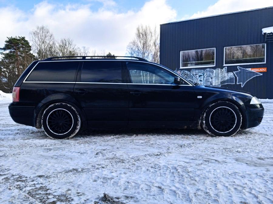 Melns Volkswagen Passat 2001 Tallina, ar dzinēja tilpumu 1.80 L un nobraukumu 330 tūkst. km par 1990 €, foto 3 vietnē AUTOMOTO.COM.LV