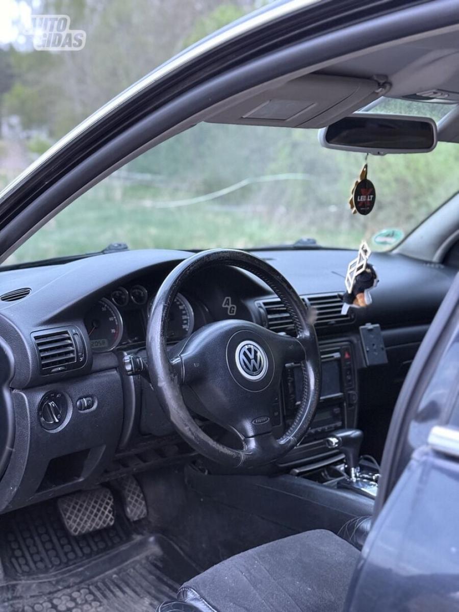 Black Volkswagen Passat 2002 in Vilnius, with an engine capacity of 2.80 L and mileage of 367 thousand km for 1450 €, photo 8 on AUTOMOTO.COM.LV