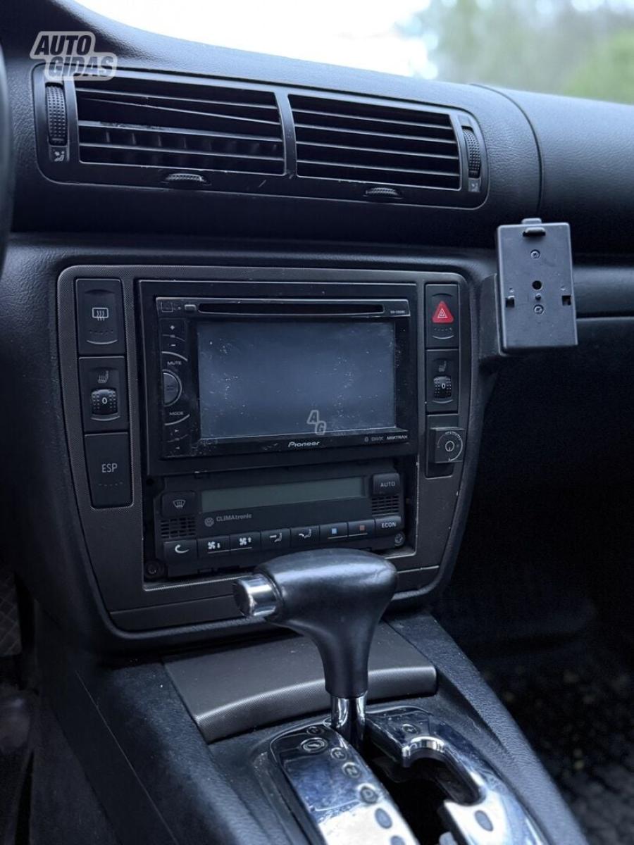 Black Volkswagen Passat 2002 in Vilnius, with an engine capacity of 2.80 L and mileage of 367 thousand km for 1450 €, photo 9 on AUTOMOTO.COM.LV