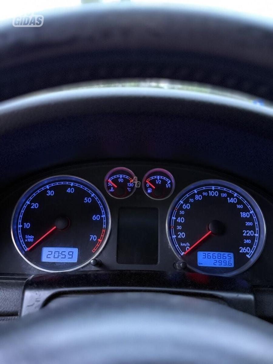 Black Volkswagen Passat 2002 in Vilnius, with an engine capacity of 2.80 L and mileage of 367 thousand km for 1450 €, photo 10 on AUTOMOTO.COM.LV
