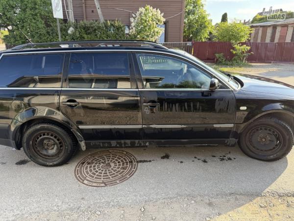 Black Volkswagen Passat 2002 in Kaunas, with an engine capacity of 1.90 L and mileage of 399 thousand km for 750 €, photo 4 on AUTOMOTO.COM.LV