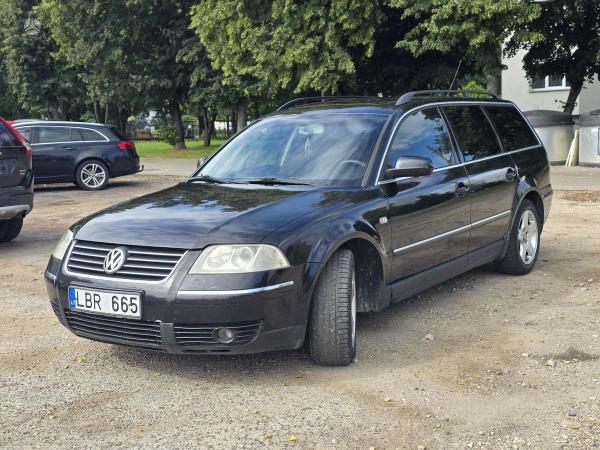 Melns Volkswagen Passat 2002 Vilkaviškis, ar dzinēja tilpumu 2.50 L un nobraukumu 440 tūkst. km par 950 €, foto 1 vietnē AUTOMOTO.COM.LV