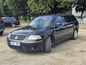 Melns Volkswagen Passat 2002 Vilkaviškis, ar dzinēja tilpumu 2.50 L un nobraukumu 440 tūkst. km par 950 €, foto  vietnē AUTOMOTO.COM.LV