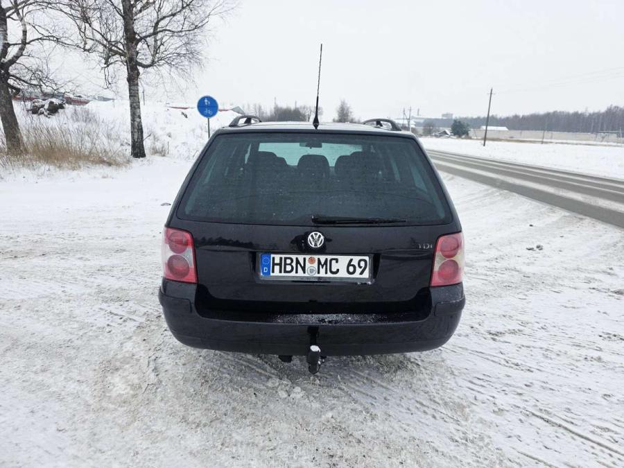 Melns Volkswagen Passat 2003 Panevēža, ar dzinēja tilpumu 1.90 L un nobraukumu 188 tūkst. km par 2450 €, foto 3 vietnē AUTOMOTO.COM.LV