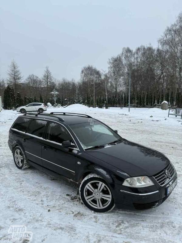 Black Volkswagen Passat 2003 in Vilnius, with an engine capacity of 2.50 L and mileage of 340 thousand km for 1450 €, photo 1 on AUTOMOTO.COM.LV