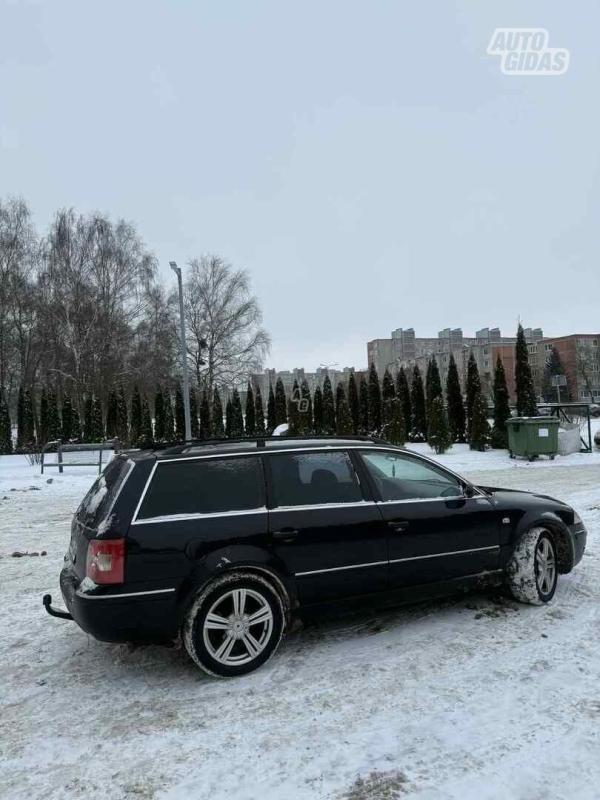 Black Volkswagen Passat 2003 in Vilnius, with an engine capacity of 2.50 L and mileage of 340 thousand km for 1450 €, photo 4 on AUTOMOTO.COM.LV