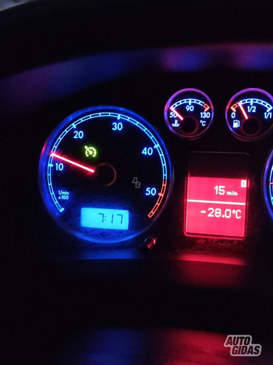 Melns Volkswagen Passat 2003 Širvintos, ar dzinēja tilpumu 1.90 L un nobraukumu 271 tūkst. km par 3100 €, foto 16 vietnē AUTOMOTO.COM.LV