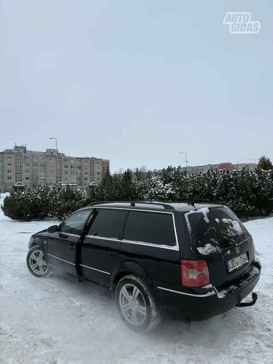 Black Volkswagen Passat 2003 in Vilnius, with an engine capacity of 2.50 L and mileage of 340 thousand km for 1450 €, photo 3 on AUTOMOTO.COM.LV