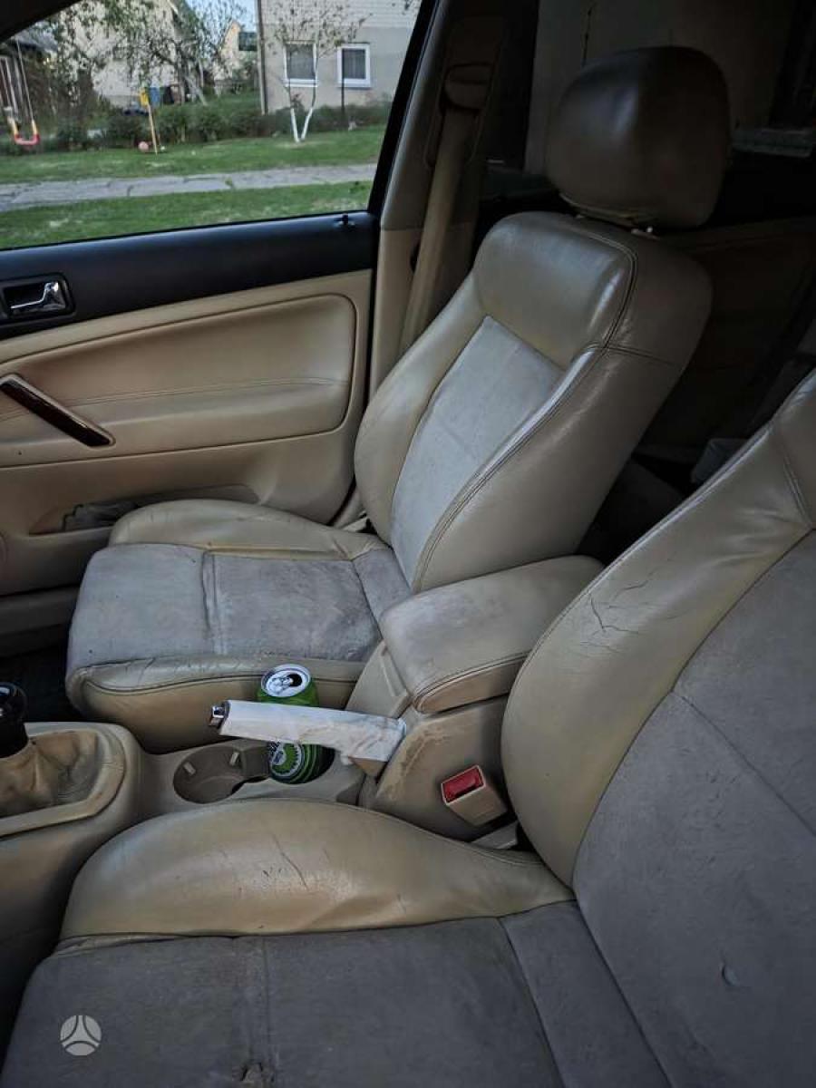 Black Volkswagen Passat 2003 in Siauliai, with an engine capacity of 1.90 L and mileage of 301 thousand km for 2200 €, photo 3 on AUTOMOTO.COM.LV