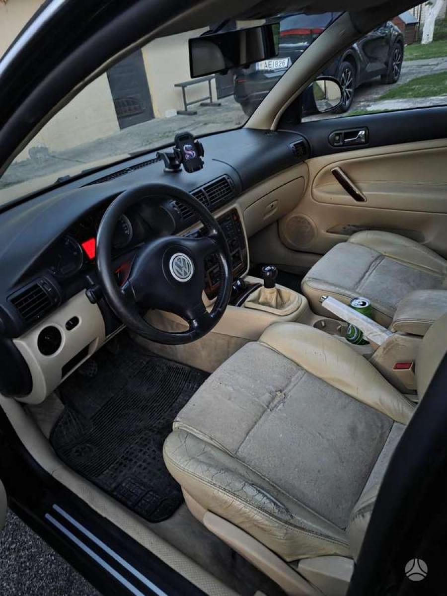 Black Volkswagen Passat 2003 in Siauliai, with an engine capacity of 1.90 L and mileage of 301 thousand km for 2200 €, photo 5 on AUTOMOTO.COM.LV