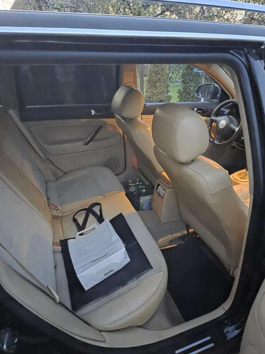 Black Volkswagen Passat 2003 in Siauliai, with an engine capacity of 1.90 L and mileage of 301 thousand km for 2200 €, photo 7 on AUTOMOTO.COM.LV