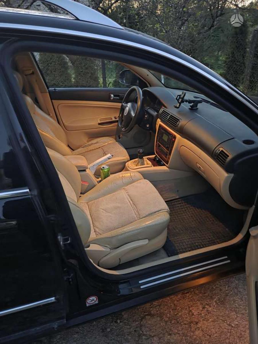 Black Volkswagen Passat 2003 in Siauliai, with an engine capacity of 1.90 L and mileage of 301 thousand km for 2200 €, photo 8 on AUTOMOTO.COM.LV