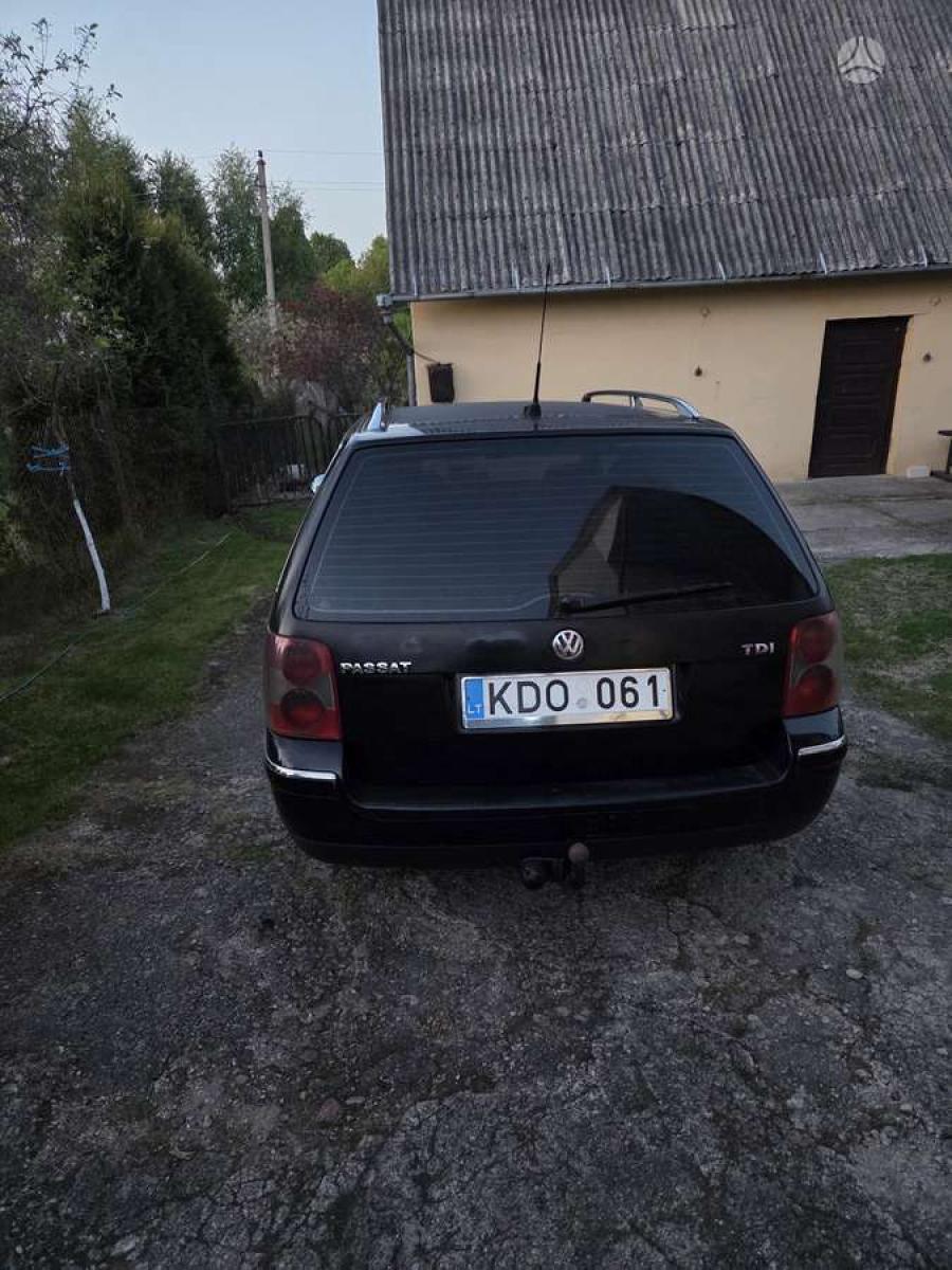 Black Volkswagen Passat 2003 in Siauliai, with an engine capacity of 1.90 L and mileage of 301 thousand km for 2200 €, photo 15 on AUTOMOTO.COM.LV