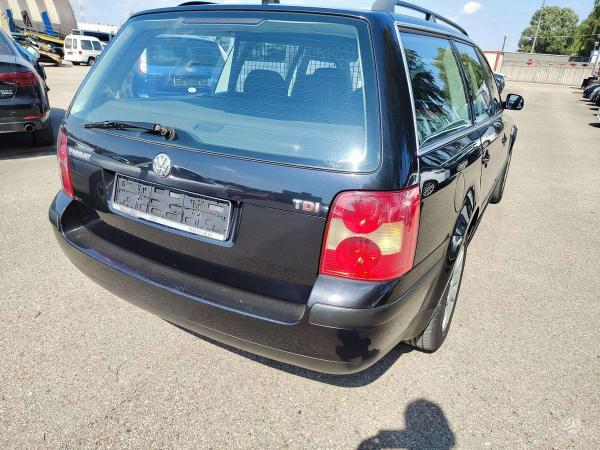 Black Volkswagen Passat 2003 in Marijampole, with an engine capacity of 1.90 L and mileage of 315 thousand km for 1799 €, photo 6 on AUTOMOTO.COM.LV