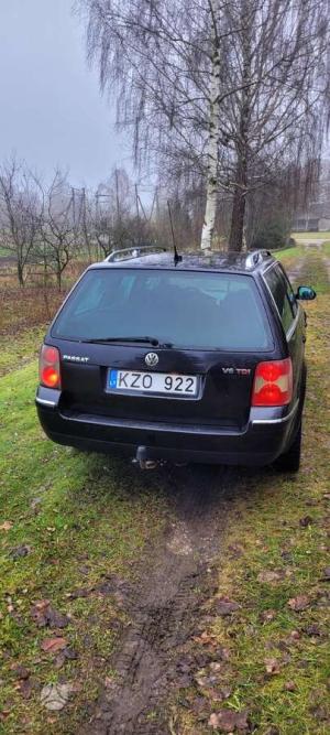 Black Volkswagen Passat 2004 in Prienai, with an engine capacity of 2.50 L and mileage of 389 thousand km for 1500 €, photo 5 on AUTOMOTO.COM.LV