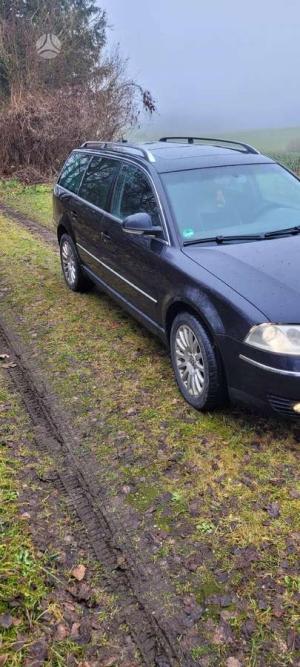 Black Volkswagen Passat 2004 in Prienai, with an engine capacity of 2.50 L and mileage of 389 thousand km for 1500 €, photo 6 on AUTOMOTO.COM.LV