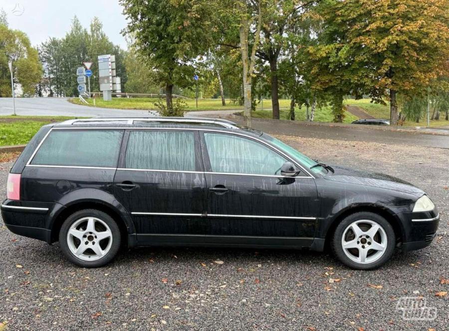 Black Volkswagen Passat 2004 in Kaunas, with an engine capacity of 2.50 L and mileage of 288 thousand km for 499 €, photo 3 on AUTOMOTO.COM.LV