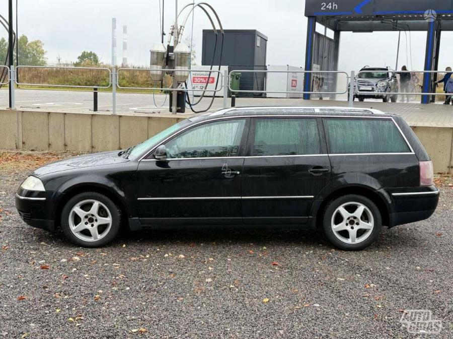 Black Volkswagen Passat 2004 in Kaunas, with an engine capacity of 2.50 L and mileage of 288 thousand km for 499 €, photo 4 on AUTOMOTO.COM.LV