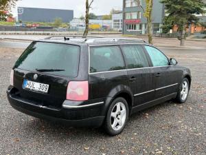 Black Volkswagen Passat 2004 in Kaunas, with an engine capacity of 2.50 L and mileage of 288 thousand km for 499 €, photo 5 on AUTOMOTO.COM.LV