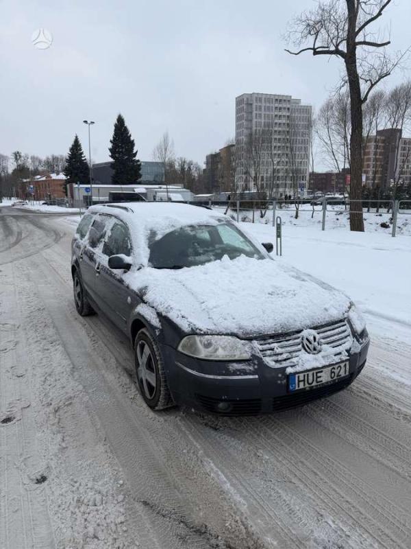 Black Volkswagen Passat 2004 in Kaunas, with an engine capacity of 1.90 L and mileage of 345 thousand km for 880 €, photo 3 on AUTOMOTO.COM.LV