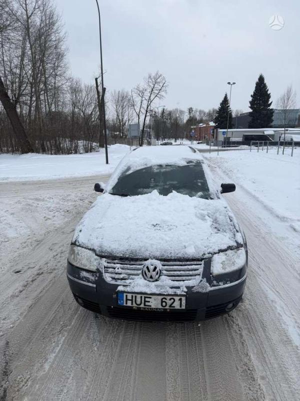 Black Volkswagen Passat 2004 in Kaunas, with an engine capacity of 1.90 L and mileage of 345 thousand km for 880 €, photo 4 on AUTOMOTO.COM.LV